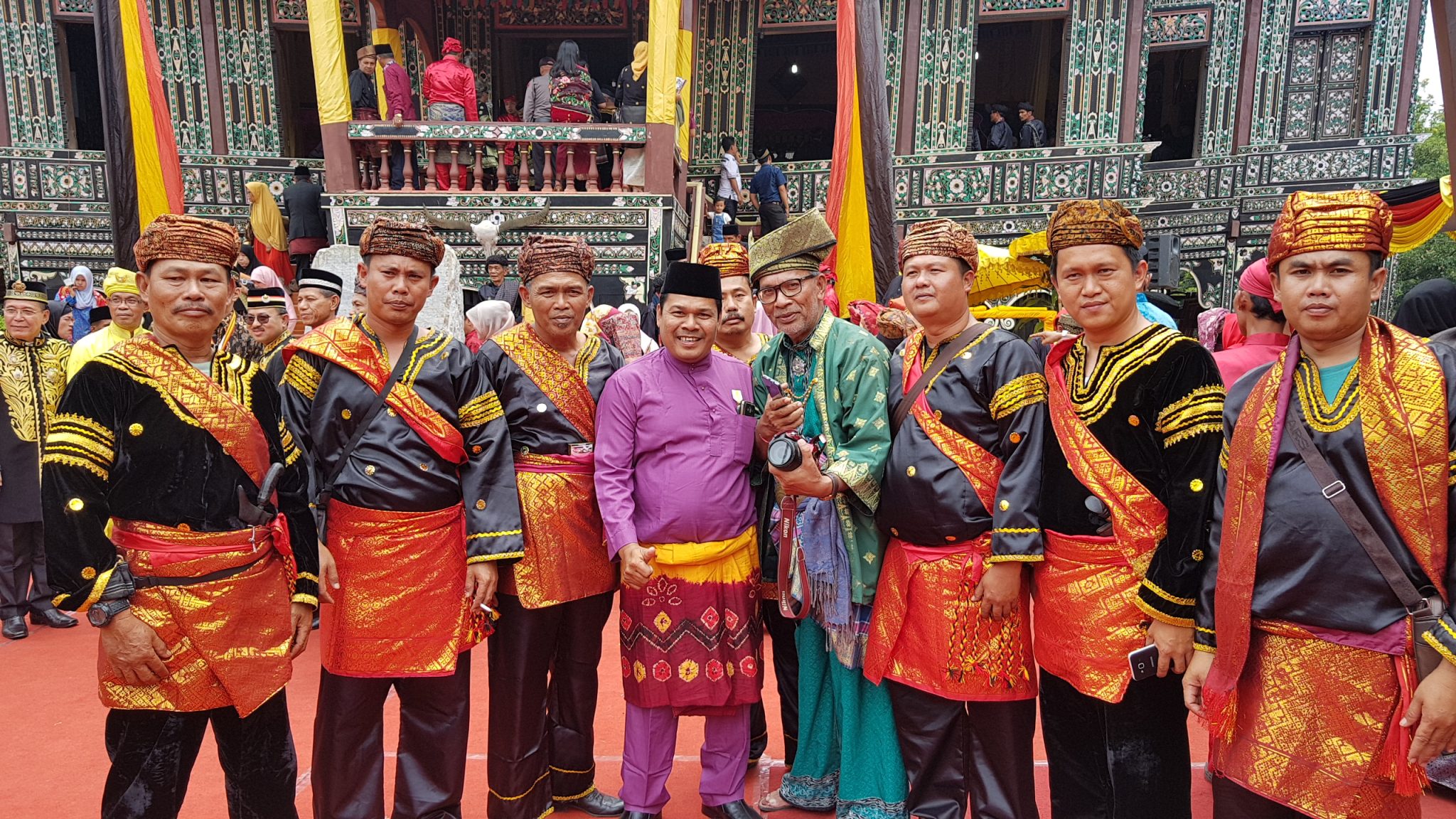Datu Cendikia Taufik Arbain Dukung Pelestarian Kain Sarigading ...